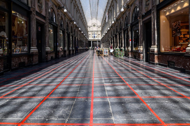 The GRID in the Royal Galleries - artistic game to respect physical ...