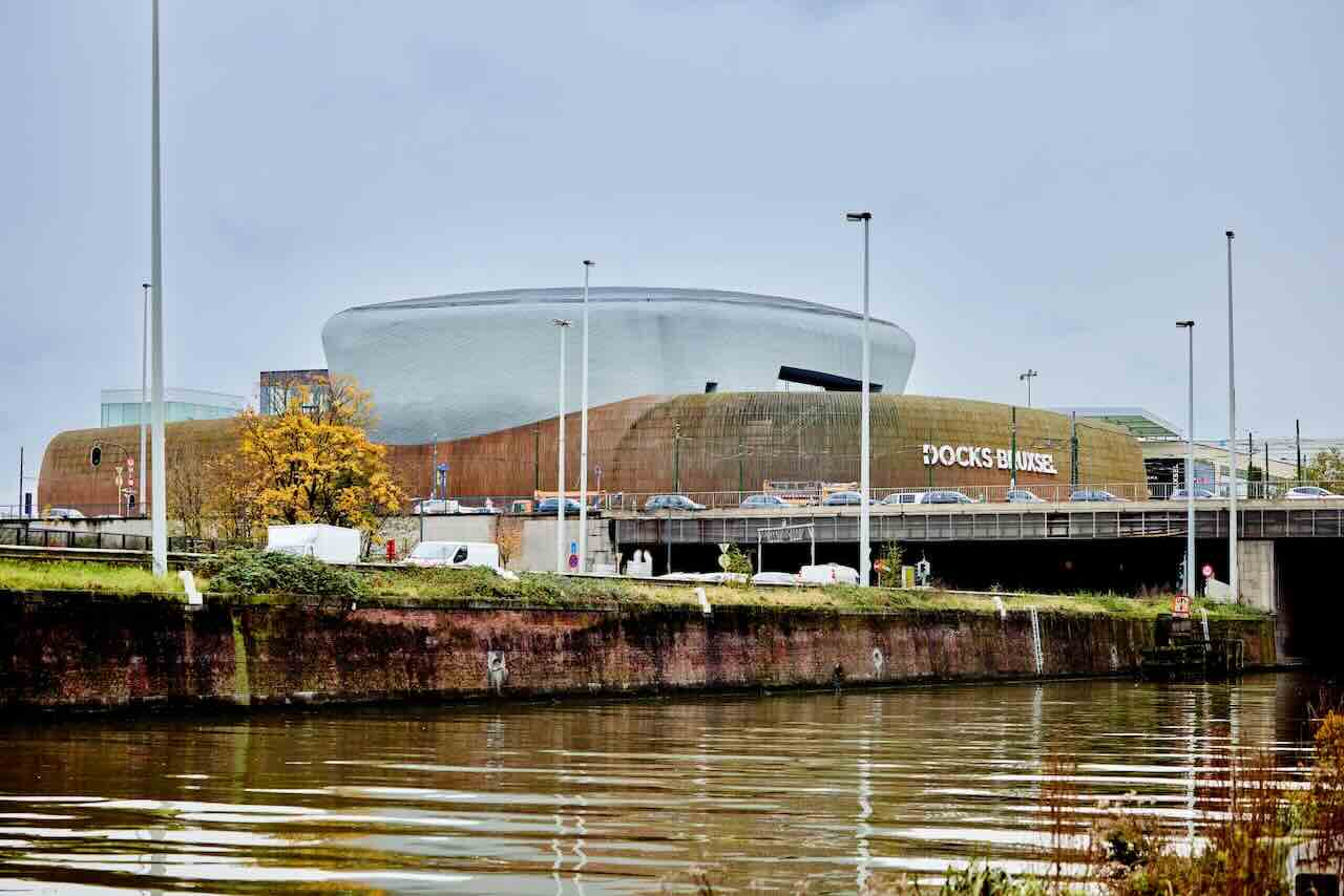 Explore the city: zoom in on Industry North along the Brussels canal ...